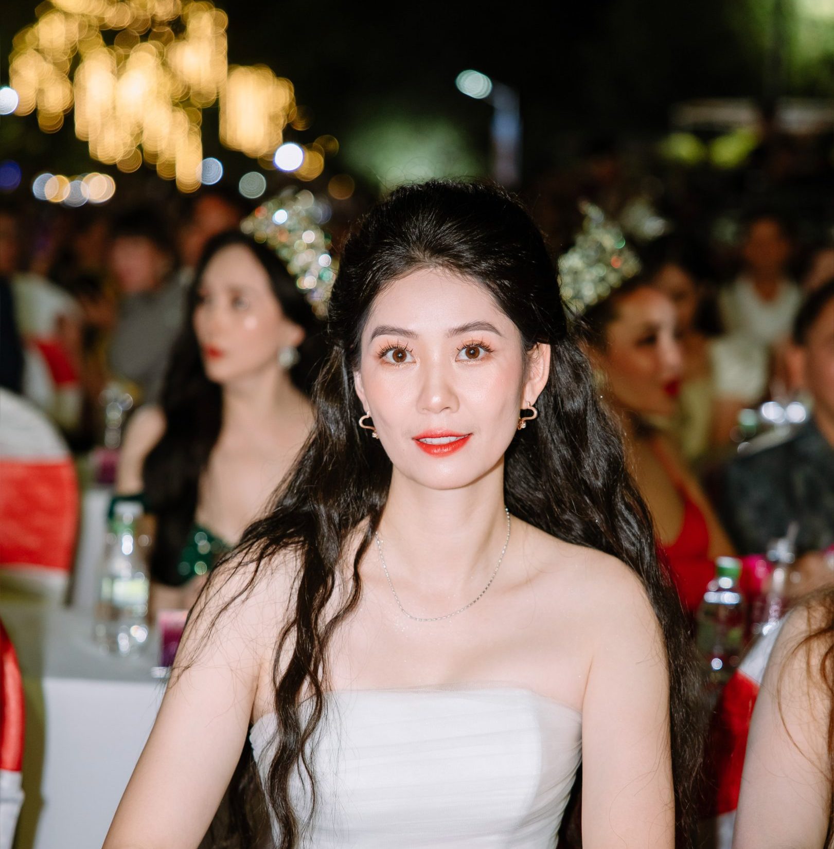 HOA HẬU THƠ LÊ HÓA "CÔNG CHÚA TUYẾT" THAM DỰ ĐÊM BÁN KẾT HOA HẬU VIỆT ...